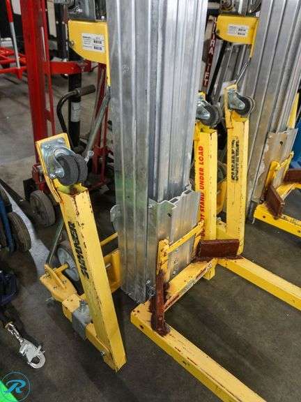 Sumner 2412 Contractor Lift, 450lb Capacity - Roller Auctions