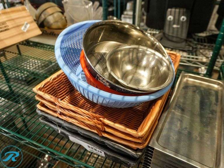 Assorted Trays and Baskets - Roller Auctions