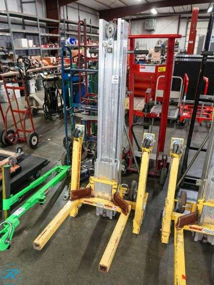 Sumner 2412 Contractor Lift, 450lb Capacity - Roller Auctions