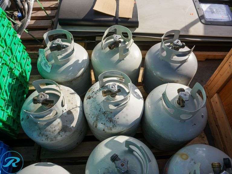 Pallet of (9) Propane Tanks - Roller Auctions