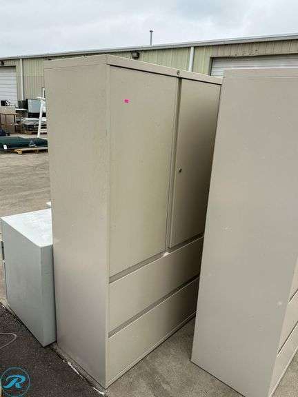 (5) Locking Cabinets - Roller Auctions