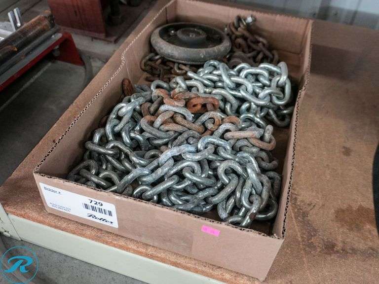 Tray of Chains - Roller Auctions