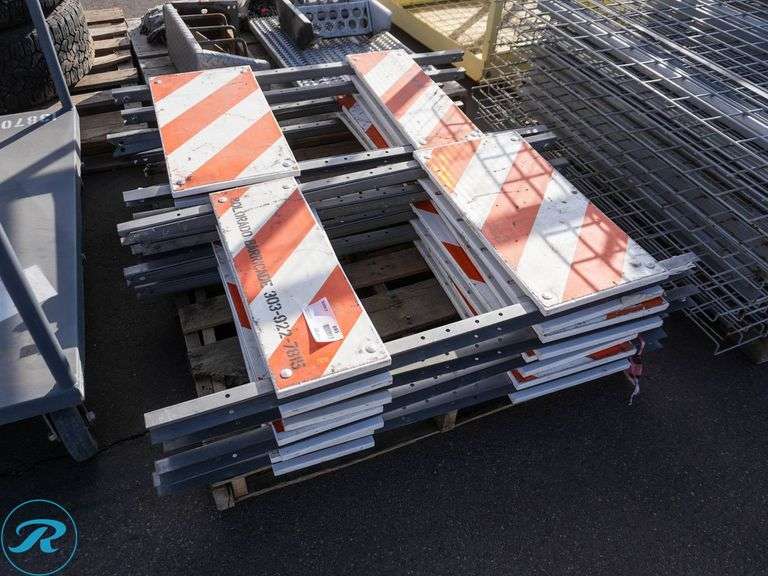 Pallet of Safety Barricade Stands - Roller Auctions