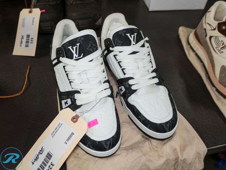 Louis Vuitton Trainer, 11 - Roller Auctions