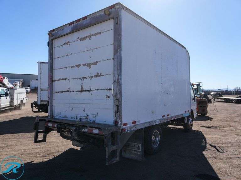 2001 Isuzu S/A Van Body Truck - Roller Auctions