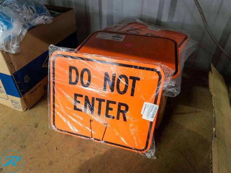 Box of 'Do Not Enter' Signs - Roller Auctions