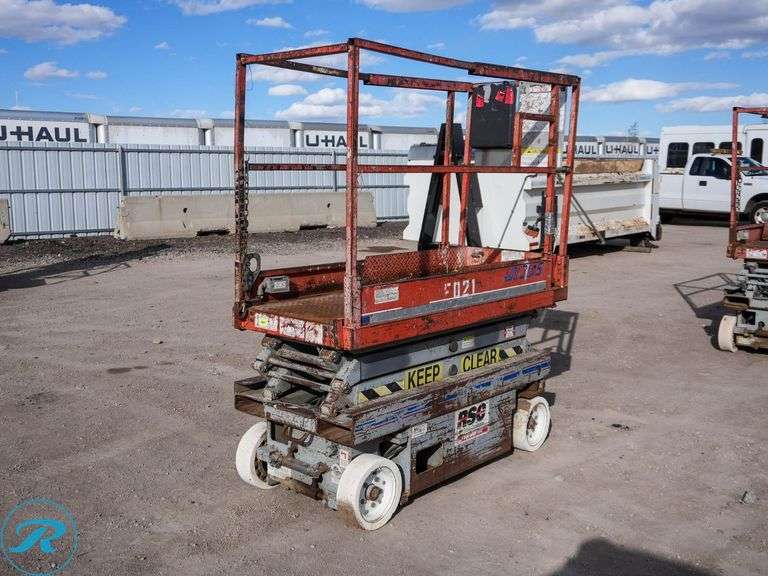 Skyjack 3015 Electric Scissor Lift, 15' Lift Height - Roller Auctions