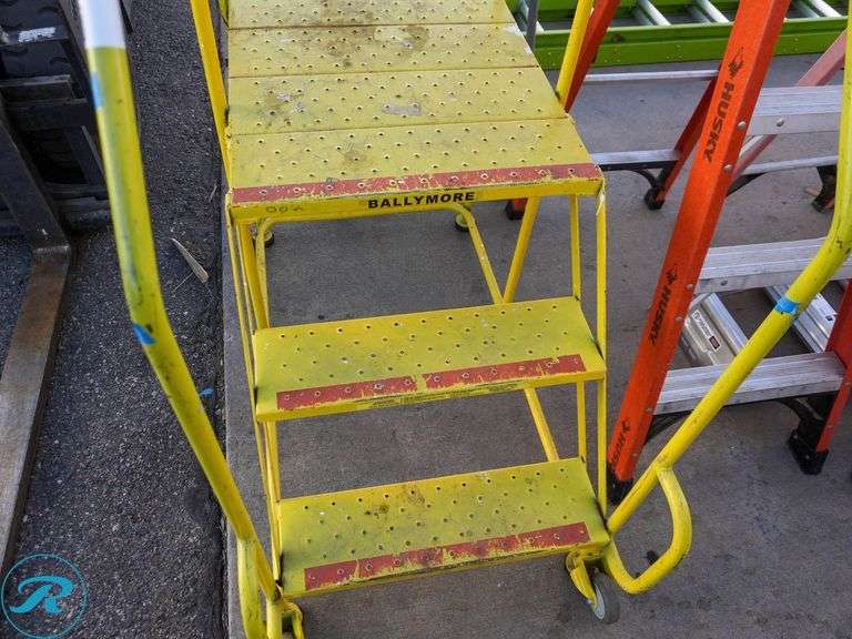 Rolling Warehouse Steps, 2' - Roller Auctions