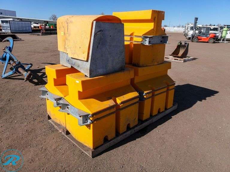 (6) Plastic Barricade Extensions - Roller Auctions