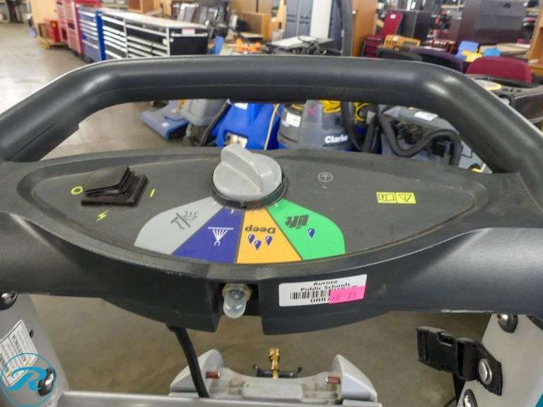 Advance ES400 XLP Self-Contained Carpet Extractor (Inoperable) - Roller ...