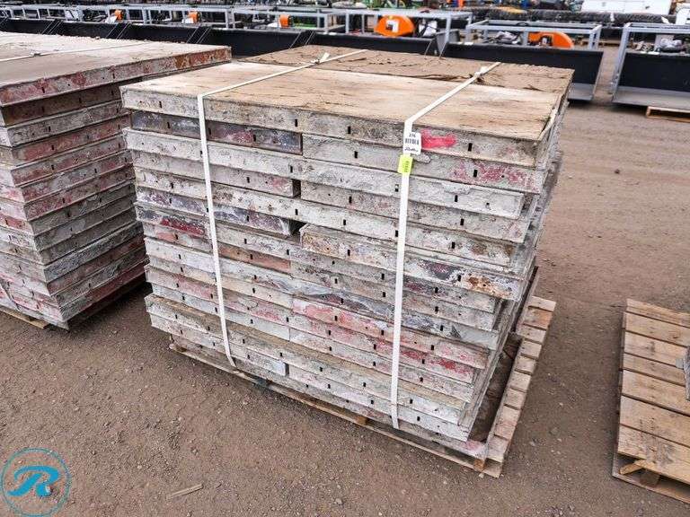 Pallet Of (30) Concrete Forms, 4'X2' - Roller Auctions