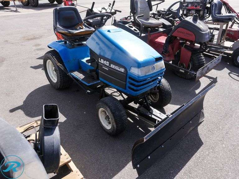 New Holland LS 45 Ride on Lawn Mower - Roller Auctions