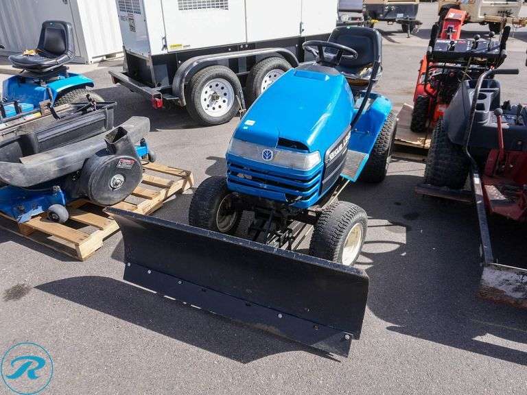 New Holland LS 45 Ride on Lawn Mower - Roller Auctions