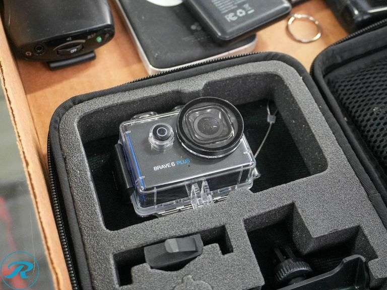 Akaso Brave 6 Plus Camera and Power Banks - Roller Auctions