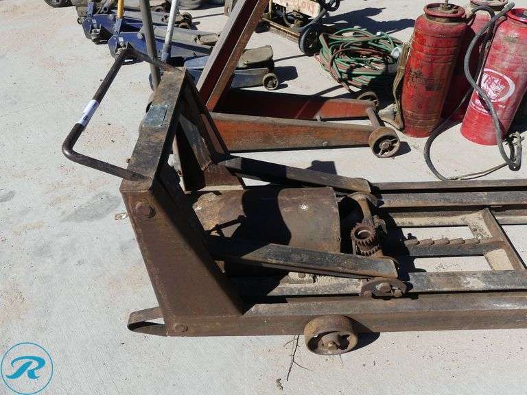 Bay Lift 2230250 Pneumatic Axle Jack (Inoperable) - Roller Auctions