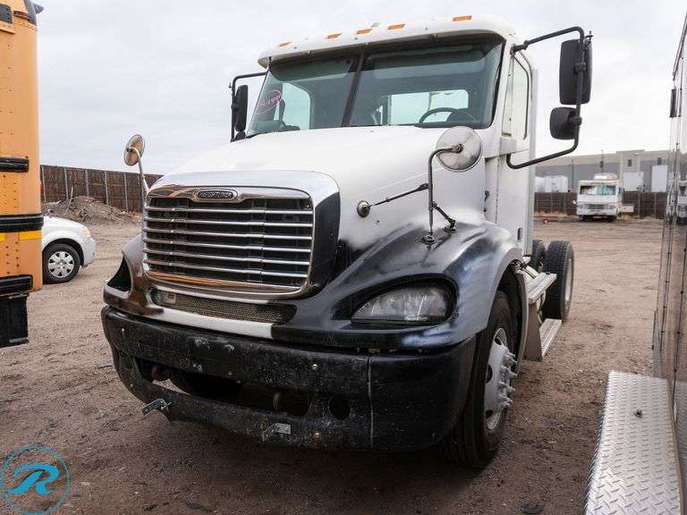 2006 Freightliner Truck Tractor - Roller Auctions