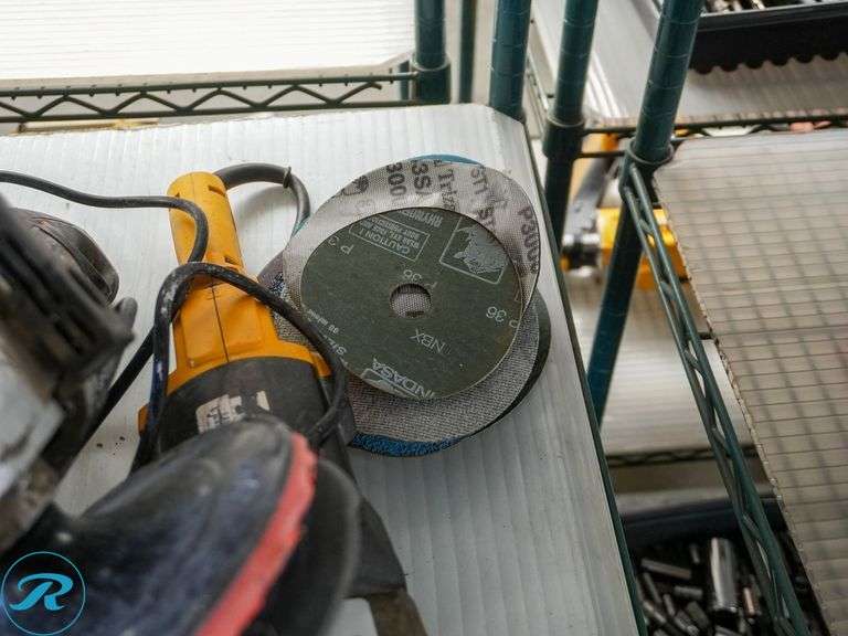 (3) Sander / Polishers: Black & Decker and Drill Master - Roller Auctions