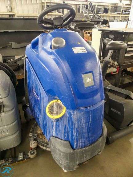 iScrub Chariot 2 Ride On Floor Scrubber, Showing 2,036 Hours - Roller ...