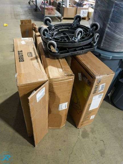 (3) Rubbermaid Brute Lids, (2) Can Caddy, Rim Caddy - Roller Auctions