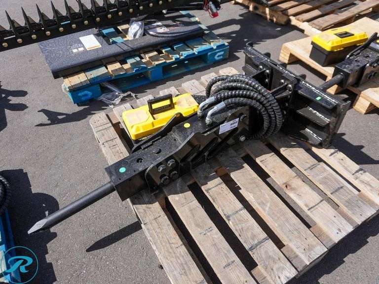 New Giyi GY-D45 Hydraulic Breaker Attachment to Fit Mini Skid Steer ...