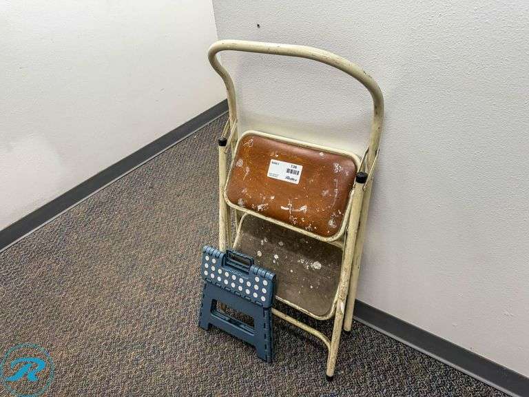 (2) Step Stools - Roller Auctions