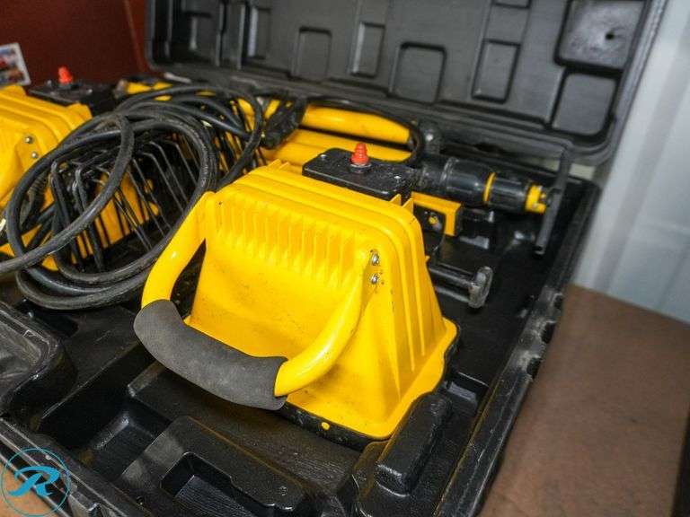 (2) LumaPro Work Light Kits - Roller Auctions