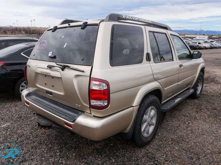 2002 Nissan Pathfinder LE 4WD - Roller Auctions