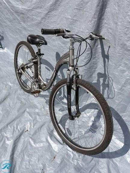 Fuji Monterey 2.0 Front Cruiser Bicycle - Roller Auctions