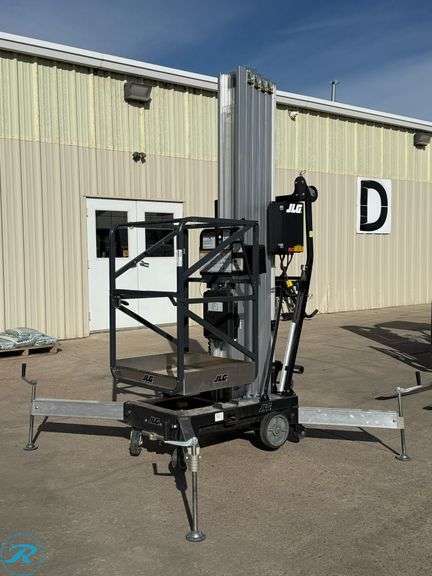 2007 JLG 36AM Personnel Lift, 36' Platform Height - Roller Auctions