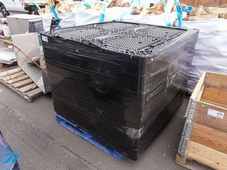 (7) Pallets Of Plastic Pallets - Roller Auctions