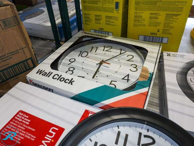 (5) Wall Clocks, Skil Craft, Universal, Howard-Miller, - Roller Auctions