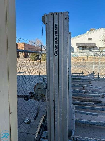 Genie SL-24 Superlift Contractor Lift, 650Lb Capacity, 24' Platform ...