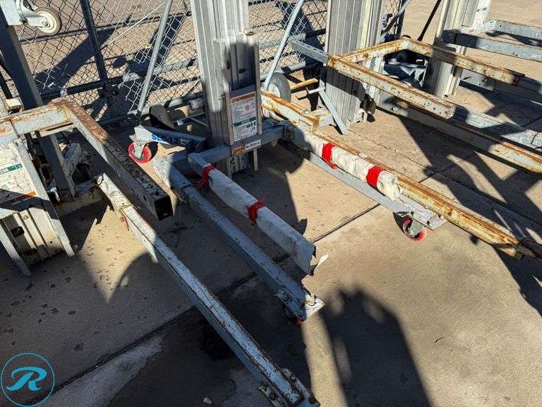 Genie SLC-12 Superlift Contractor Lift , 12' Platform Height - Roller ...