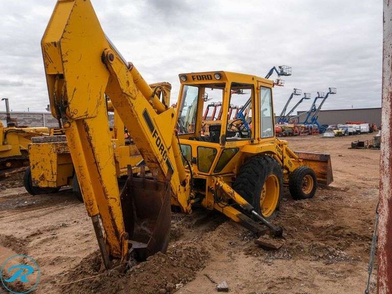 Ford 555 Loader Backhoe - Roller Auctions