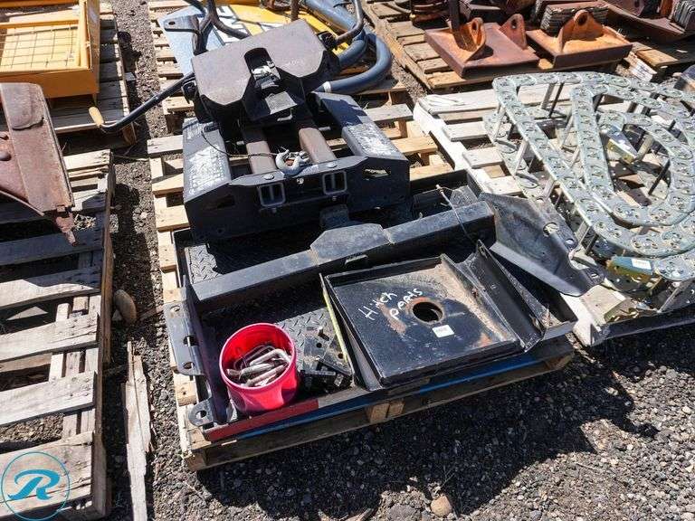 Pallet of Assorted Hitch Parts - Roller Auctions