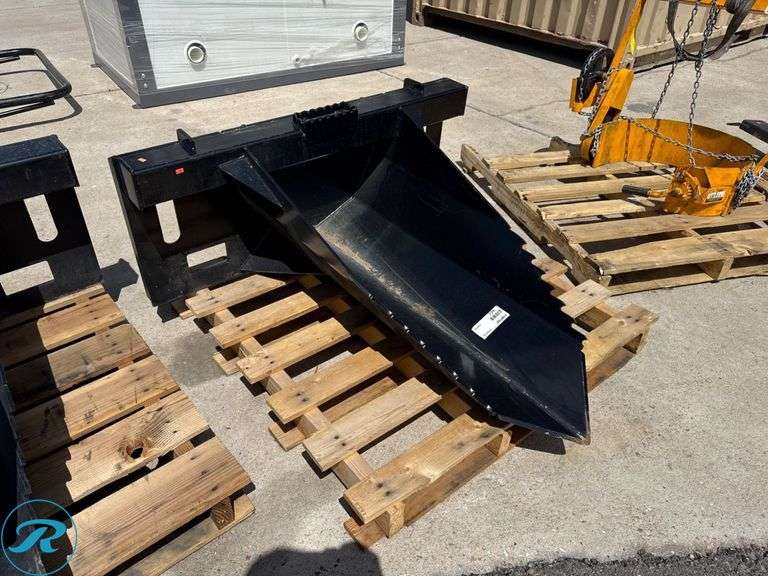 Heavy-Duty Tree Scoop Attachment to Fit Skid Steer Loader - Roller Auctions