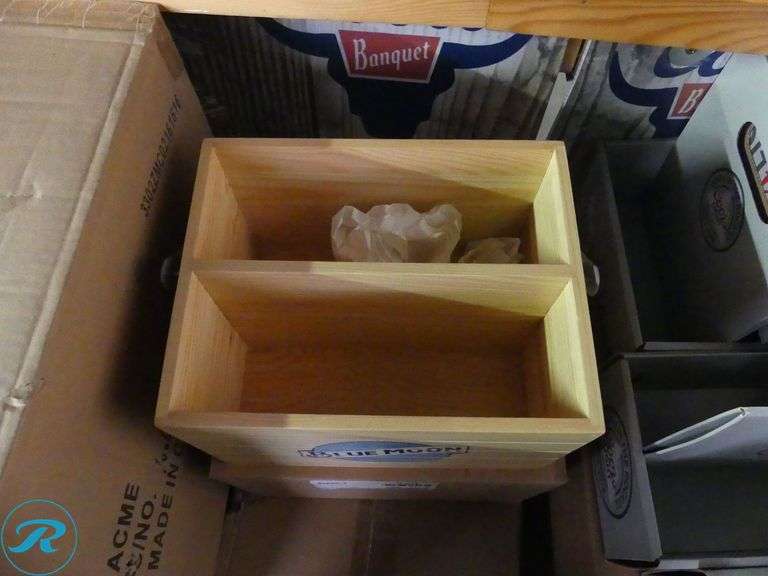 (8) Boxes of Blue Moon Wooden Crate Beer Caddy 6 Pack Holder - Roller ...