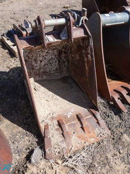 24" Backhoe Bucket - Roller Auctions