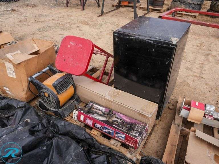 Pallet of Mini Fridge, Stool, Fan and Vacuum - Roller Auctions