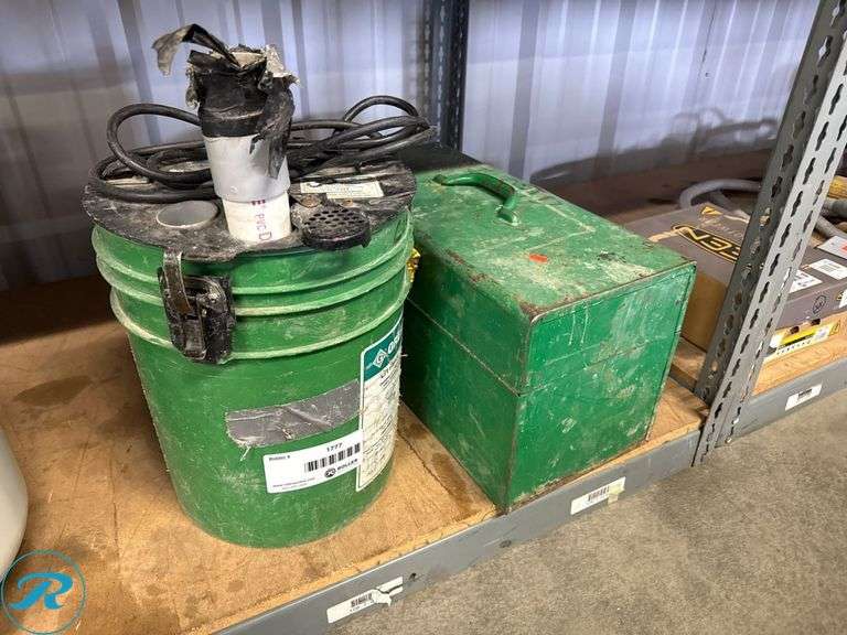 Greenlee 390 Vacuum/Blower and Greenlee 591 Mighty Mouser Fish Tape Kit ...