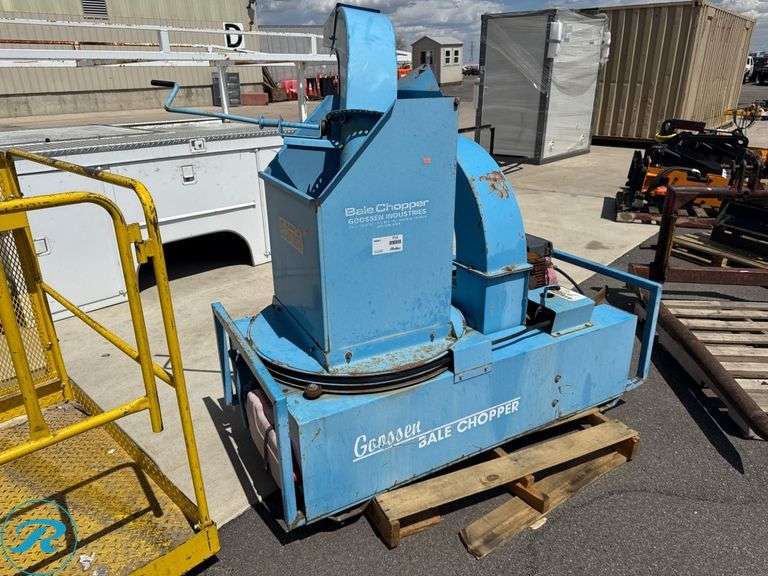 Goossen Bale Chopper Model 7100 with Honda Gas Engine - Roller Auctions