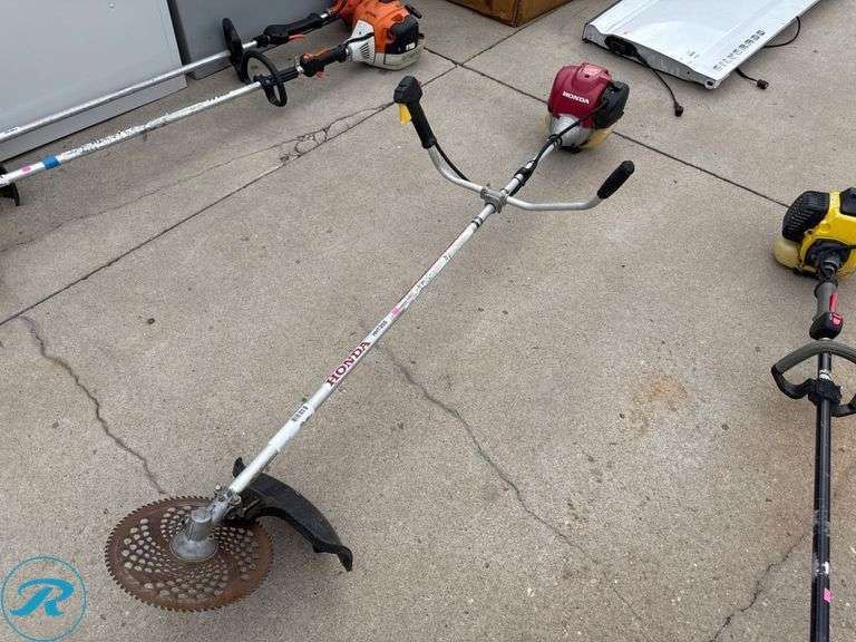 Honda HHT35S Gas-Powered Brush Cutter with Blade Attachment - Roller ...