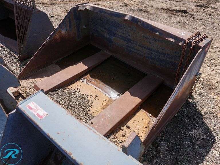 72" Loader Bucket With Fork Pockets for Telescopic Forklift - Roller ...