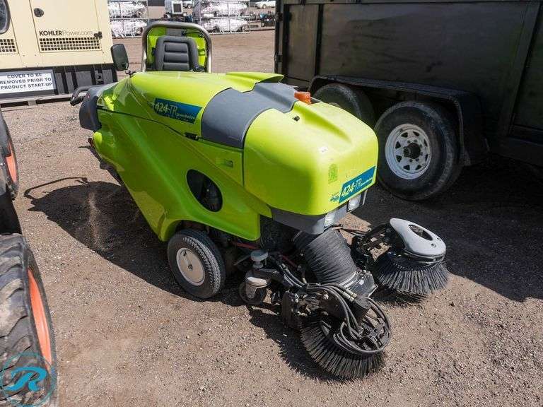 Applied 424-TR Green Machine Sweeper - Roller Auctions