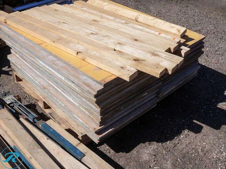 (2) Pallet Of Wood Forms and Brackets - Roller Auctions