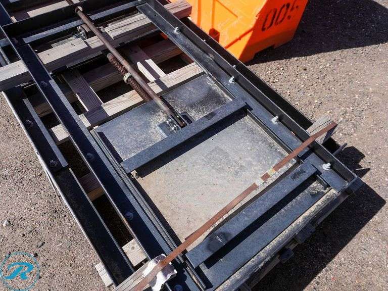 Waterman 24 x 24 SR-5-1-Y Cast Iron Sluice Slide Gate - Roller Auctions