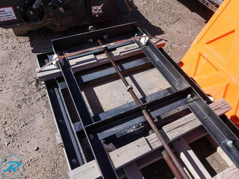 Waterman 24 x 24 SR-5-1-Y Cast Iron Sluice Slide Gate - Roller Auctions