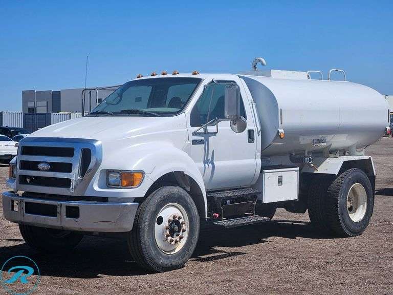 2006 Ford F-750 XL Super Duty S/A Water Truck - Roller Auctions