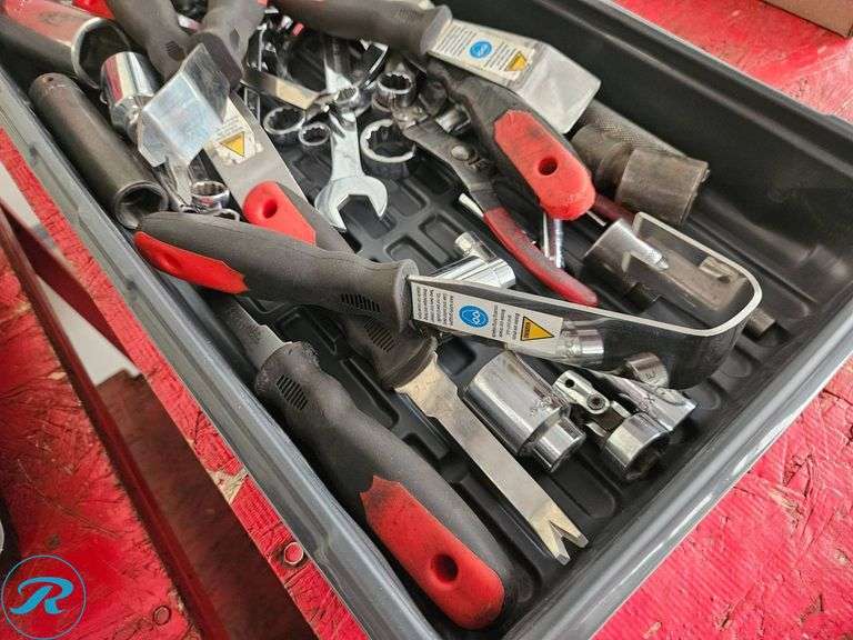 Tray of Mac Tools Hand Tools Including Screwdrivers, Sockets, and Wrenches - Roller Auctions