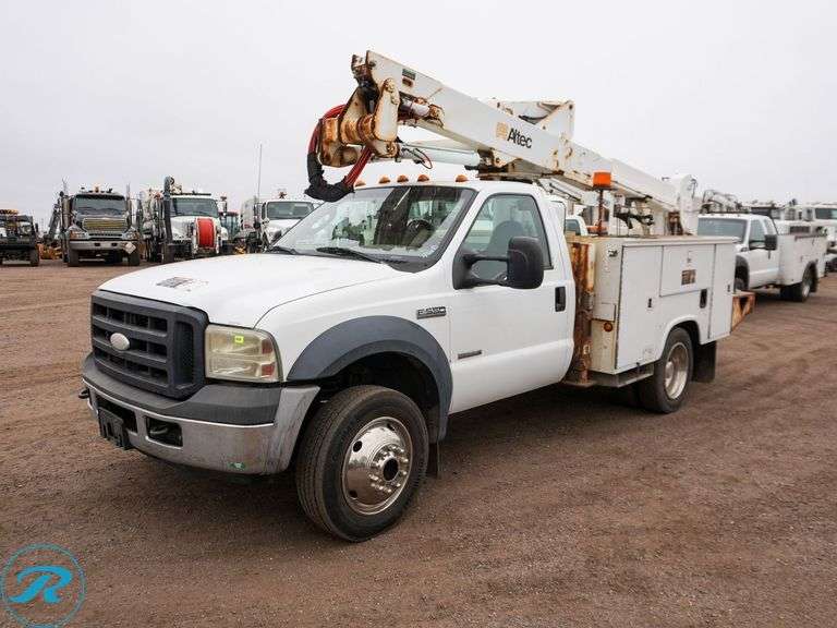 2006 Ford F550 XL Super Duty 4WD Bucket Truck - Roller Auctions